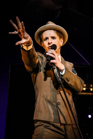 “Heroes” | berliner-ensemble